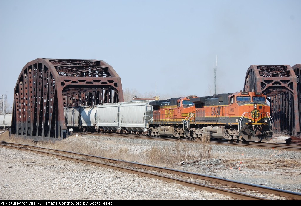 BNSF 1046 & 4351
